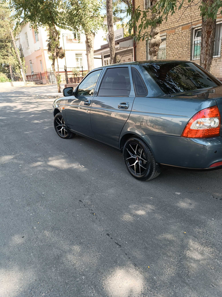 Продается автомобиль Лада приора.