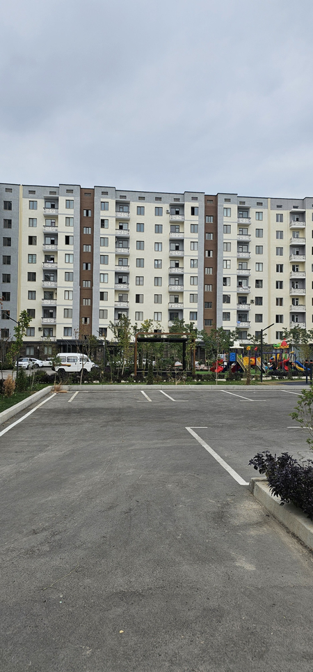 Eco sity да пишик гиштдан курилган 3 хонали ремонтли квартира сотилади
