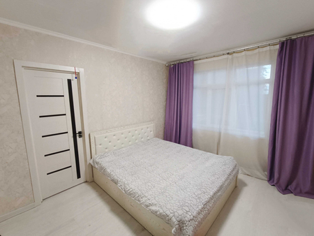 СРОЧНАЯ ПРОДАЖА. 3 комнатная квартира, на 1 этаже, кирпичный дом.