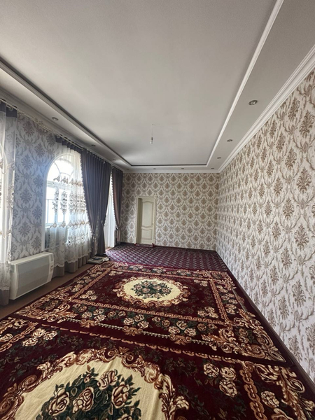 Продается дом площадью 4 соток с 5 комнатами по улице Садриддина Айни