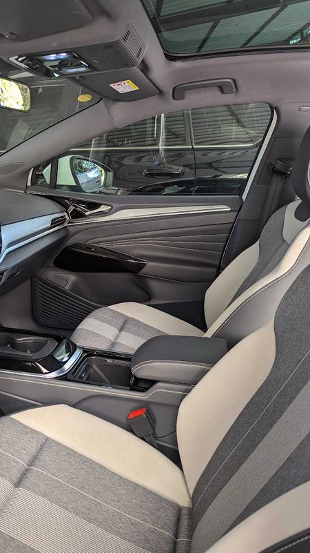 Volkswagen ID.4 Pure Plus 2022 -  европейская семья продает электро