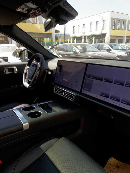В наличии Lixiang L7Ultra 增程式SUV