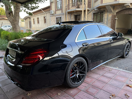 Mercedes-Benz S550