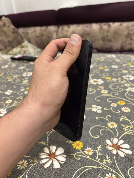 iPhone 13 128GB в хорошем состоянии