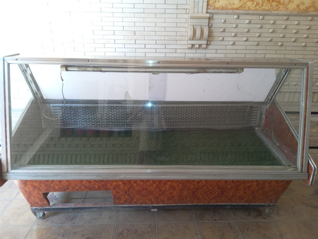 Холодилник Витрина продам.