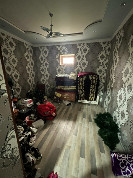 Kitob quybeshb svetafordan kirganda 1 kuchadan 6 sutx 6 xonaliy uy sot