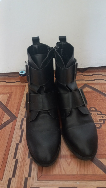 Продам сапожки женские