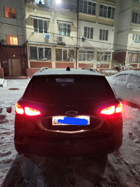 Продам свой Equinox. Черного цвета. Брал с салона