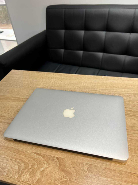 Продам MacBook Air 13inch 2017 Core i5