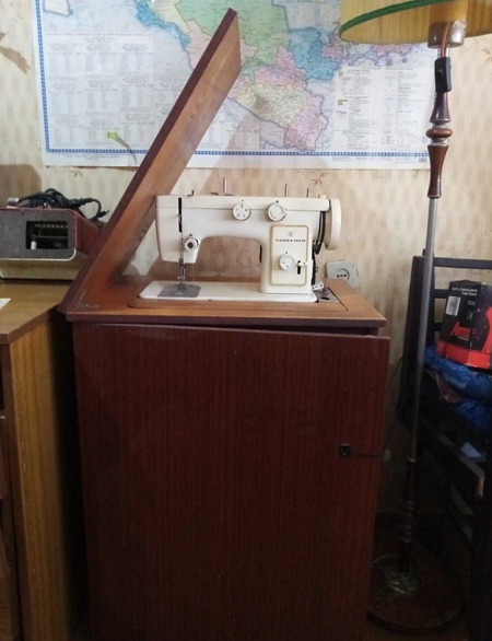 Продам швейную машинку чайка