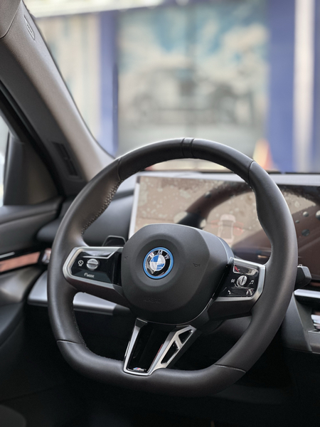 BMW i5 eDrive 35L
