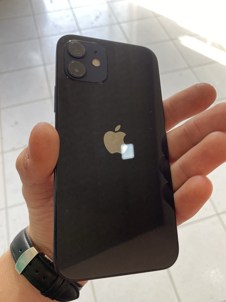 iPhone 12 с гарантией