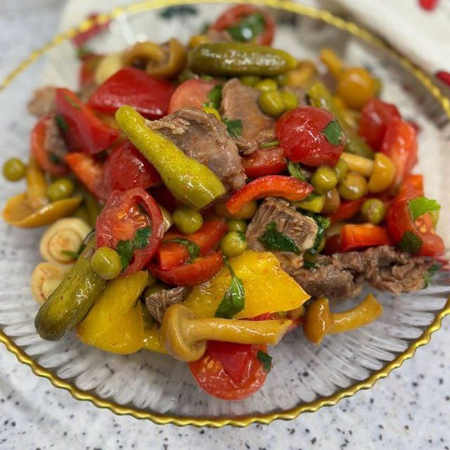 To‘ylarga salat pishiriqlar zakasga pishirib beramiz xammasi svejiy