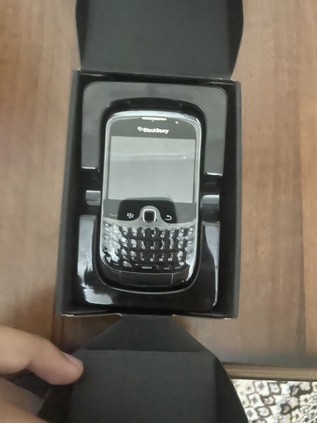 blackberry 9300 sotiladi, holati yangi kup ishlatilmagan