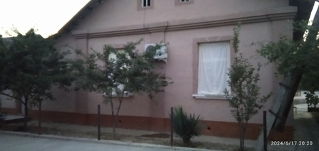 Uy hovli sotiladi