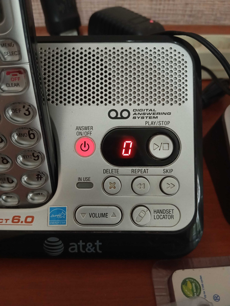 Продам радиотелефон AT&T две трубки на один телефонный номер.