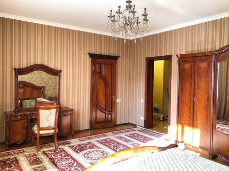 New Building 4 room 3 bed 2 bath Taras Shevchenko street metro Oybek