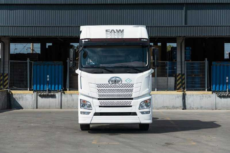 Седельный тягач FAW JH6 4x2 CNG (на метане)