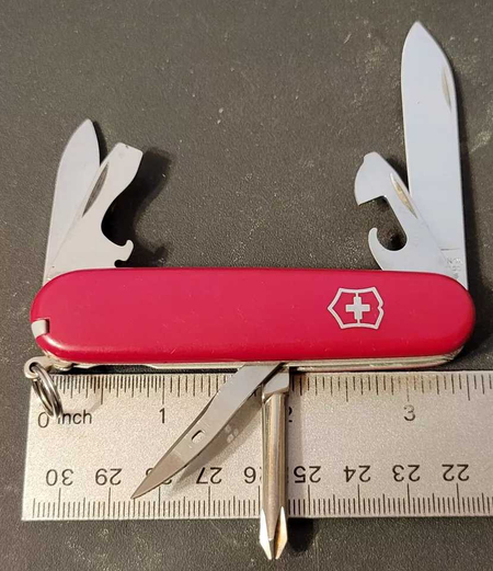 Швейцарские армейские ножи Victorinox.