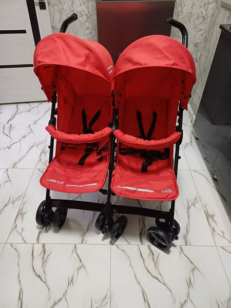 Продаётся двойнишка коляска новый