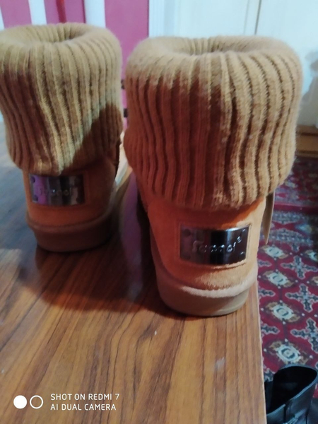 UGG из натуральной кожи фирменные.