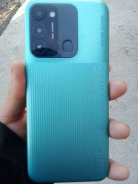 Tehno Spark 11 hollati ideal