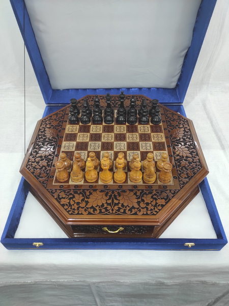 Shaxmat 45-45 sm 8 burchak yong'oq daraxtidan yasalgan