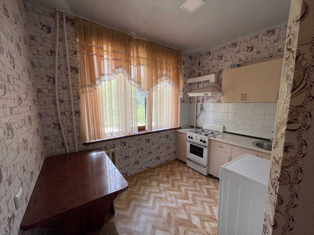 2 xonalik 2 etaj jarima maydonchasini oldida