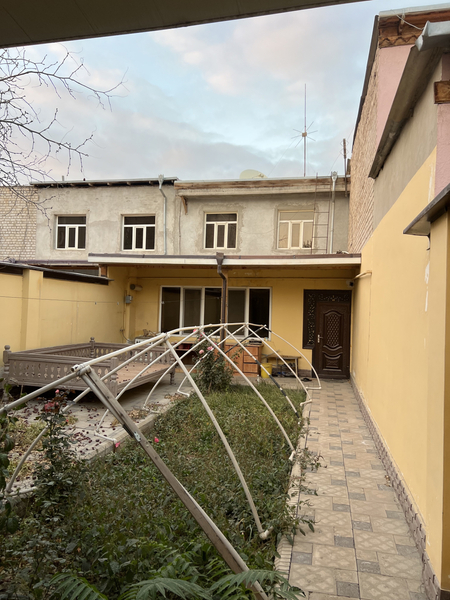 водникда 2 каватли ховли жой сотилади