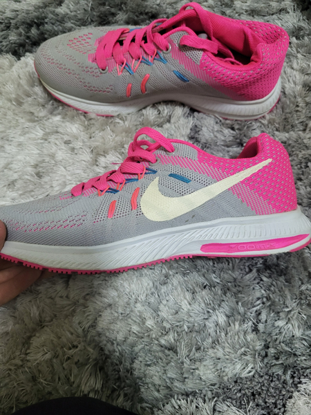 Продам Кроссовки Nike