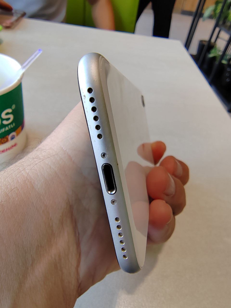 iPhone se 2020  sotiladi