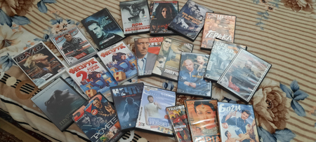 Продаётся DVD  диски по 10 000