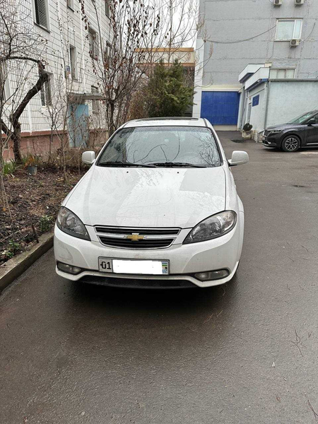 Срочно продаю автомобиль Lacetti-2, недорого.