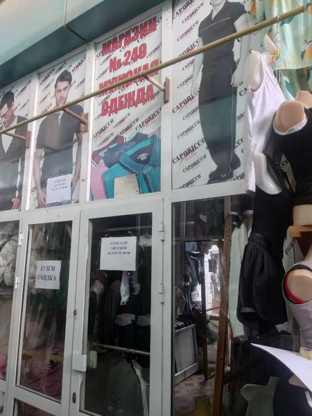 Navoiy shaxar buyum bozorida do'konlar sotiladi