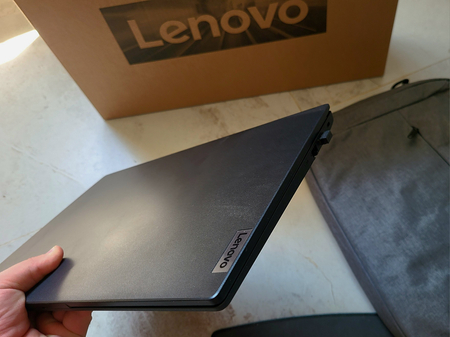Lenovo yengi noutbook 8 ozu 256gb srochna sotladi