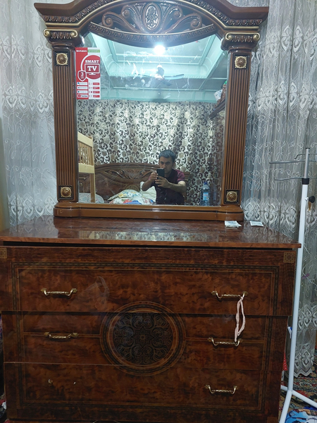 Spalni mebel yaxshi xolatda.
