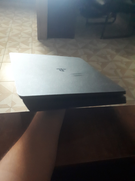 PS4 SLIM на 1000 гигабайт памяти