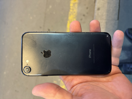 Iphone 7 32gb sotiladi. Yahshi holatda