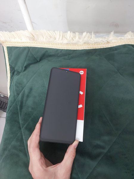 Redmi 13C.  8+8/256gb