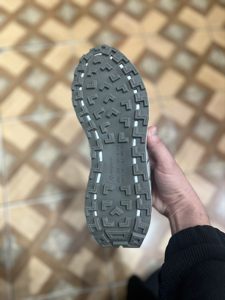 Krasofka Adidas razmer 42 yangi kiyilmagan