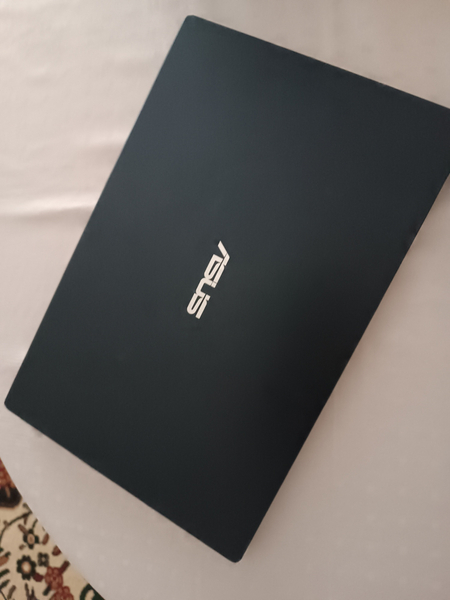 Срочно продаётся ноутбук новый Asus
