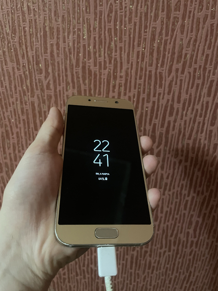 Samsung A520.