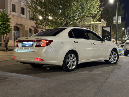 Срочно Epica 2.4 2011 + X6 bar
