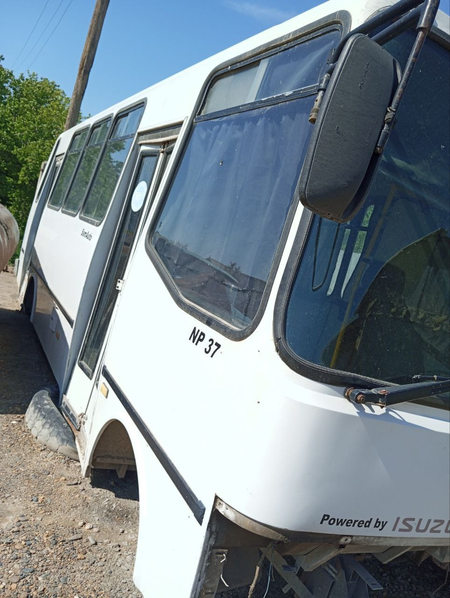Isuzu avtobus kuzov sotiladi