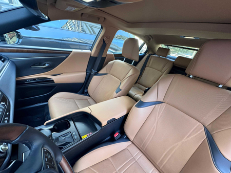 Продается Lexus ES300 Hybrid
