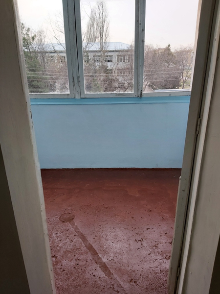 Сдаю свою 1комнотную квартиру на Карасу6. Чистая ,3 этаж 5ти этажа.