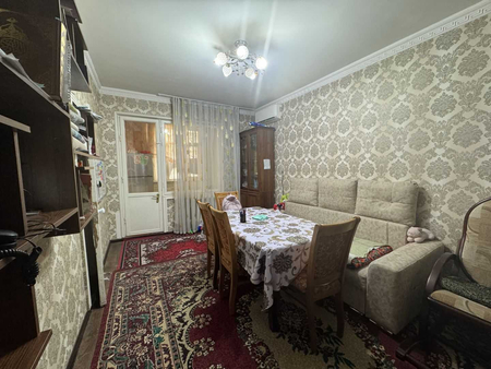 Продаётся квартиры 2/1/4 на Юнусабадском районе 11-й кв (J2310)