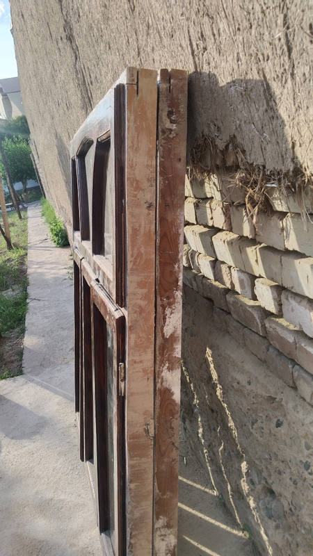 Uyga qoyishka yahshi holtda tahta rom laklangan