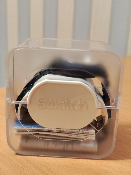 Продаю швейцарские часы Swatch, модель SVCK4043AG, практически новые.