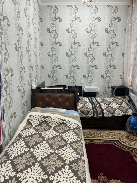 Uy sotiladi Orom bozor roparasida, Qora qosh salon yonida